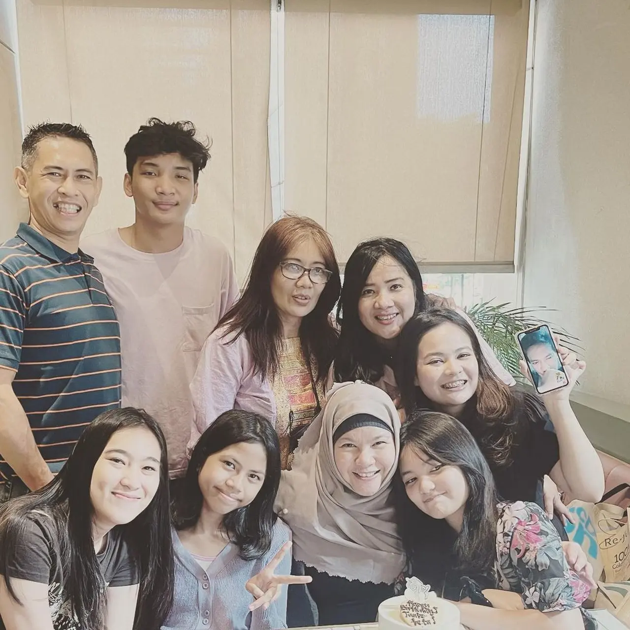 Jadi Guru Ngaji, Ini 7 Potret Terbaru Penyanyi Tere Setelah Mualaf dan ...