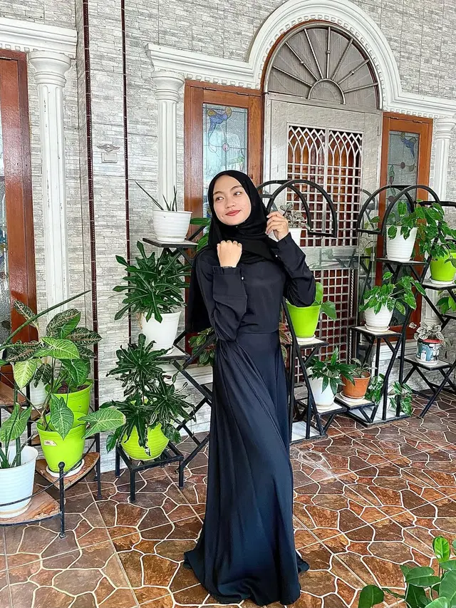 6 Potret Renny Rachmawaty Istri Komika Dzawin Nur, Instruktur Freedive ...