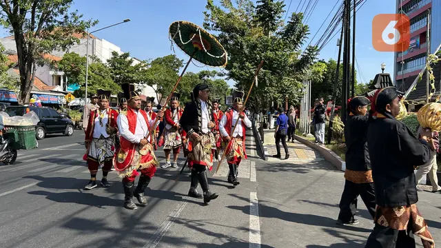 Makna Kuda Putih dan Tarian Kebo Kinul pada Kirab Pemilu 2024 di ...