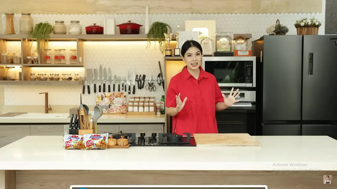 Full Of Taste ! Ini 2 Topping yang Cocok untuk Mie Sedaap Goreng ala Chef Devina Hermawan ...