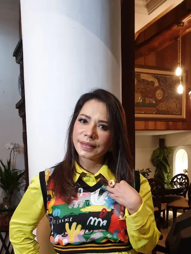 6 Fakta Iis Sugianto Konser Tunggal 44 Tahun Berkarya: Gaet Ardhito ...