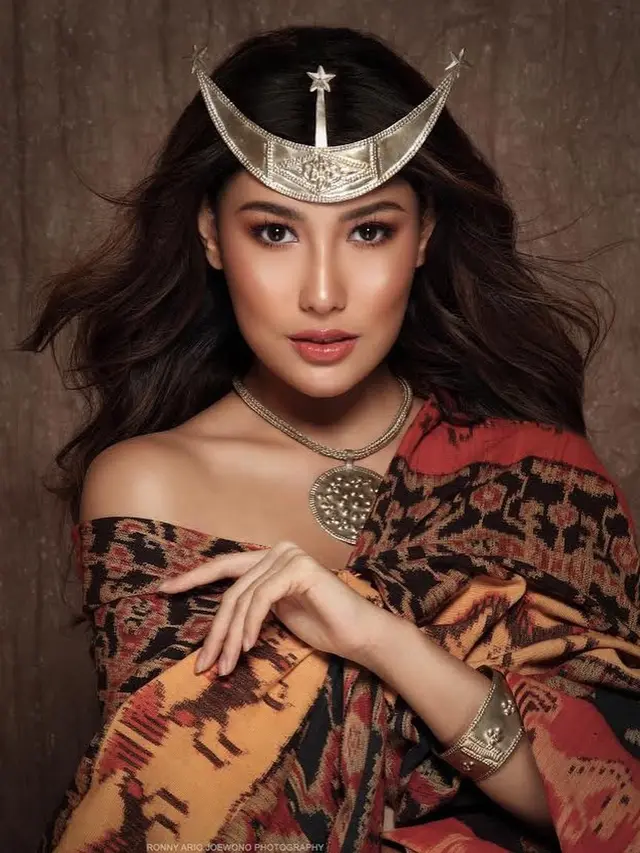 Frederika Alexis Cull Kenang Megahnya Kostum Cenderawasih di Jember ...