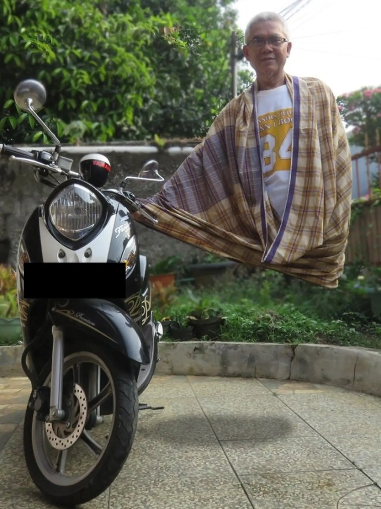 6 Editan Foto Absurd Ala Somantri Ahmad Ini Kocak, Skill Edit di Luar Nalar - Hot Liputan6.com