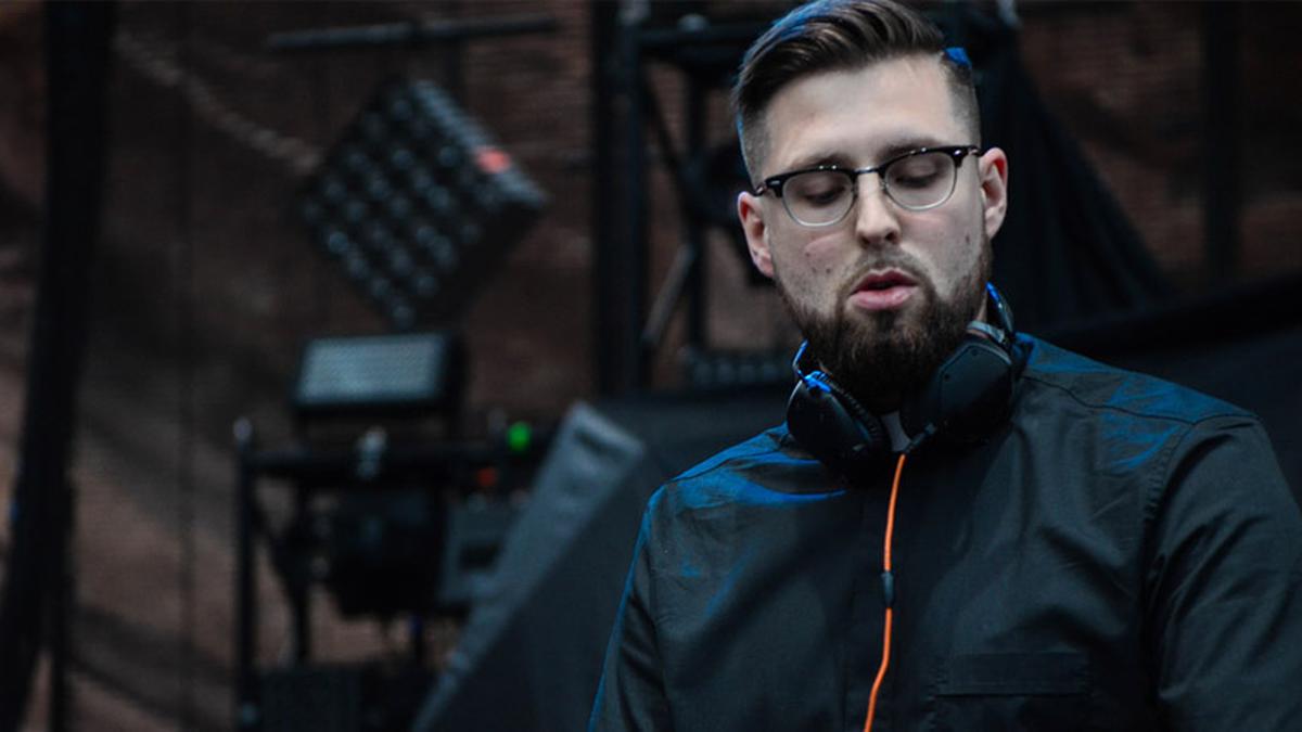 Panggung Unik DJ Tchami di DGTL LVE 2016 - ShowBiz Liputan6.com