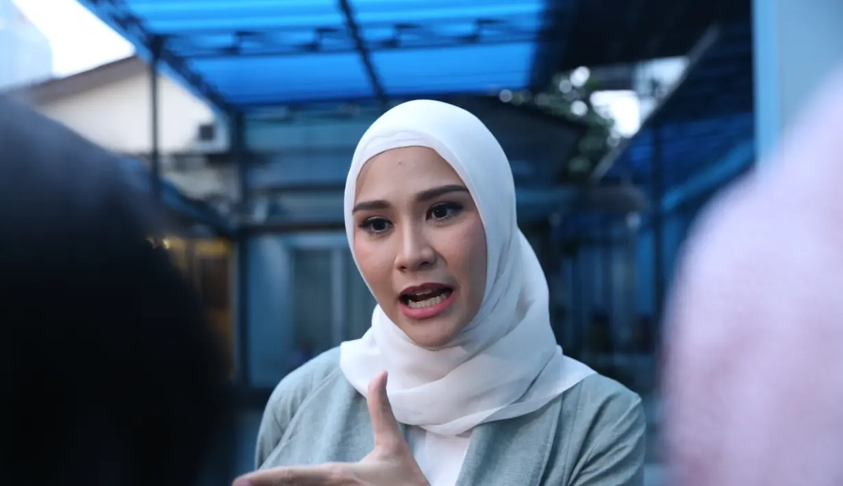 Zaskia Adya Mecca Rasakan Lucu Hamil Anak Keempat - Photo Fimela.com