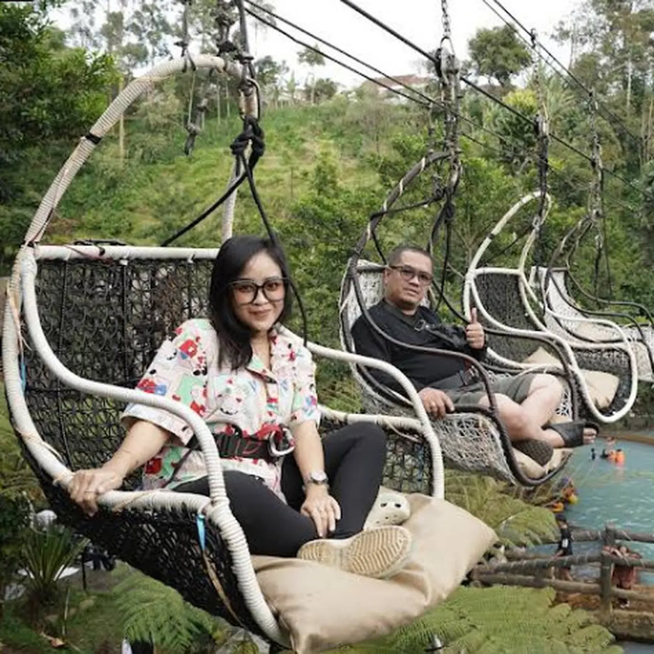 Mengenal Curug Cipanas Nagrak, Destinasi Berendam dengan Mata Air Alami ...