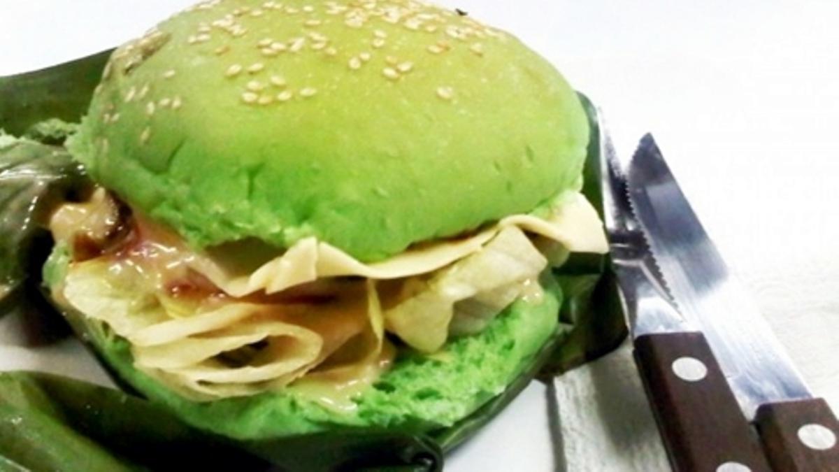 Menikmati Burger Khas Bandung yang Kaya Cita Rasa Indonesia