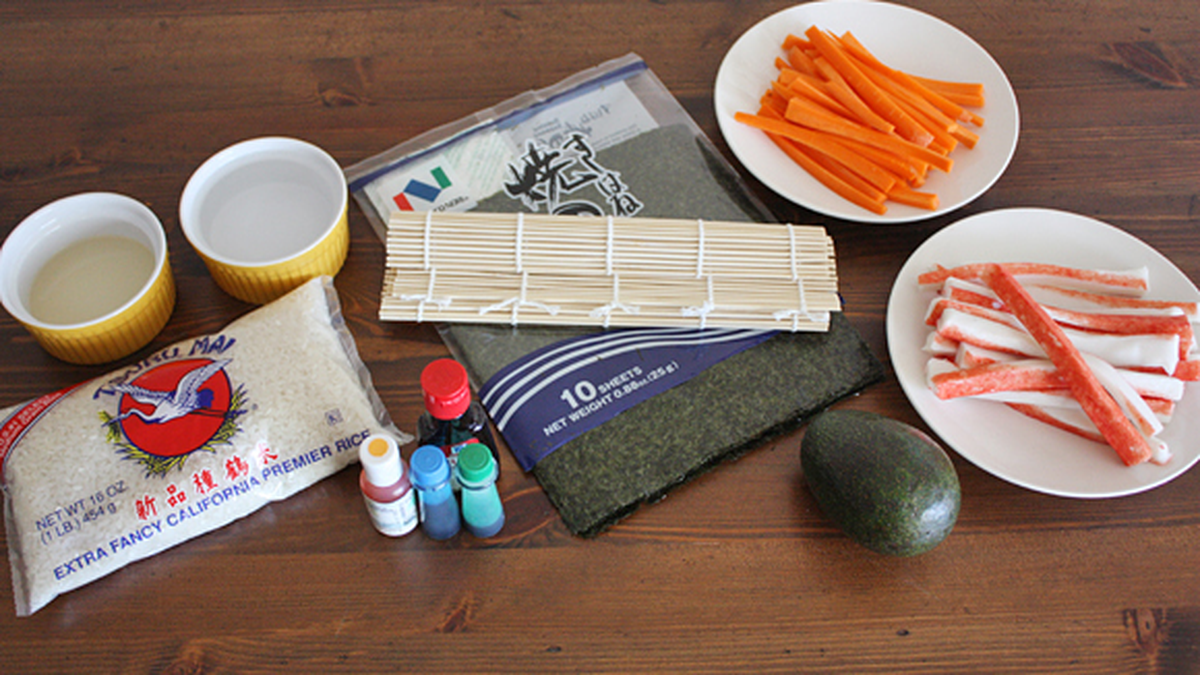 Step by Step Bikin Sushi Pelangi: Berani Coba? - Photo Fimela.com