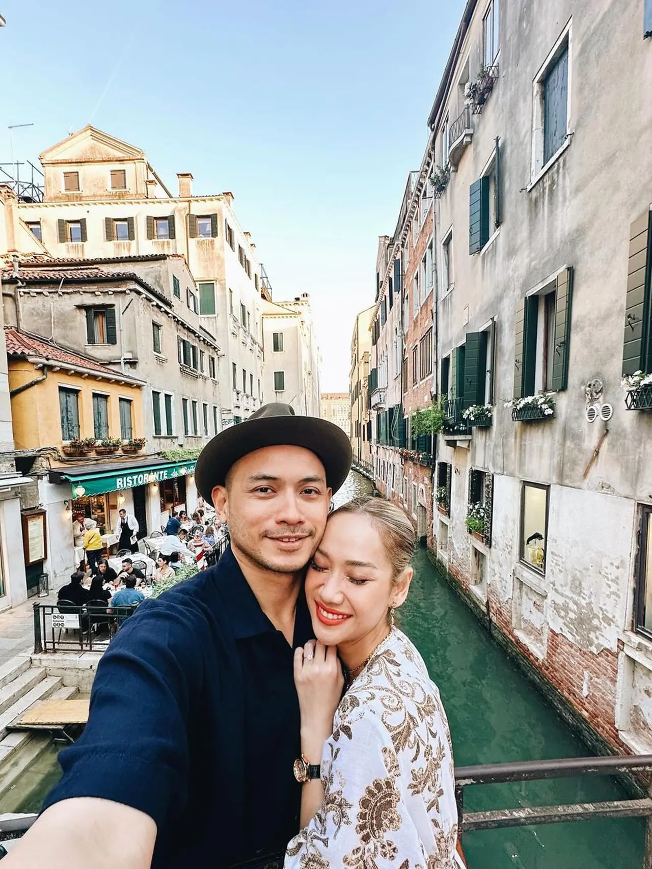 6 Potret BCL dan Tiko Aryawardhana Liburan ke Italia, Romantis Hingga Dikomentari Adik Ashraf ...