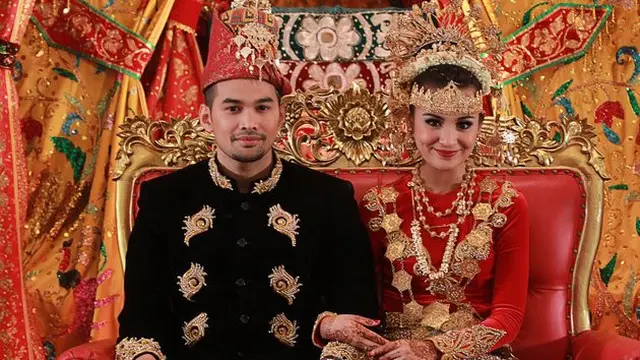 Potret 6 Pasangan Artis Menikah Pakai Adat Aceh, Memukau dan Sarat Makna - Hot Liputan6.com
