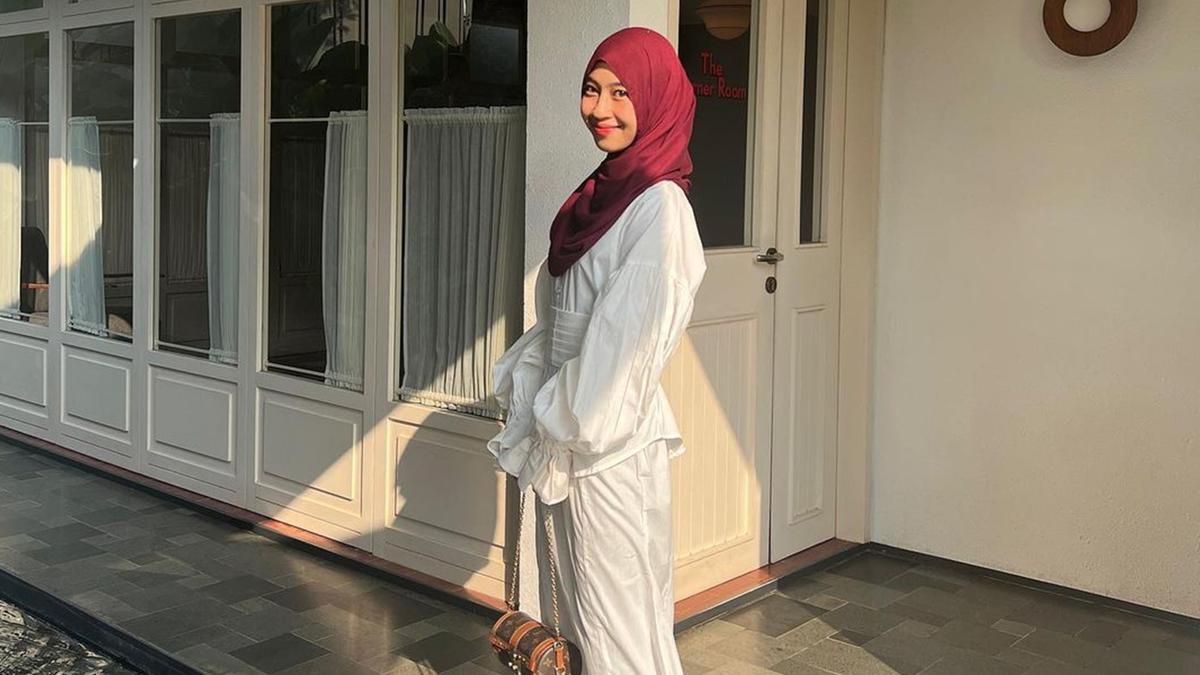 Gaya OOTD Adiba Khanza Ini Bisa Ditiru, Kasual Namun Stylish - Foto Liputan6.com