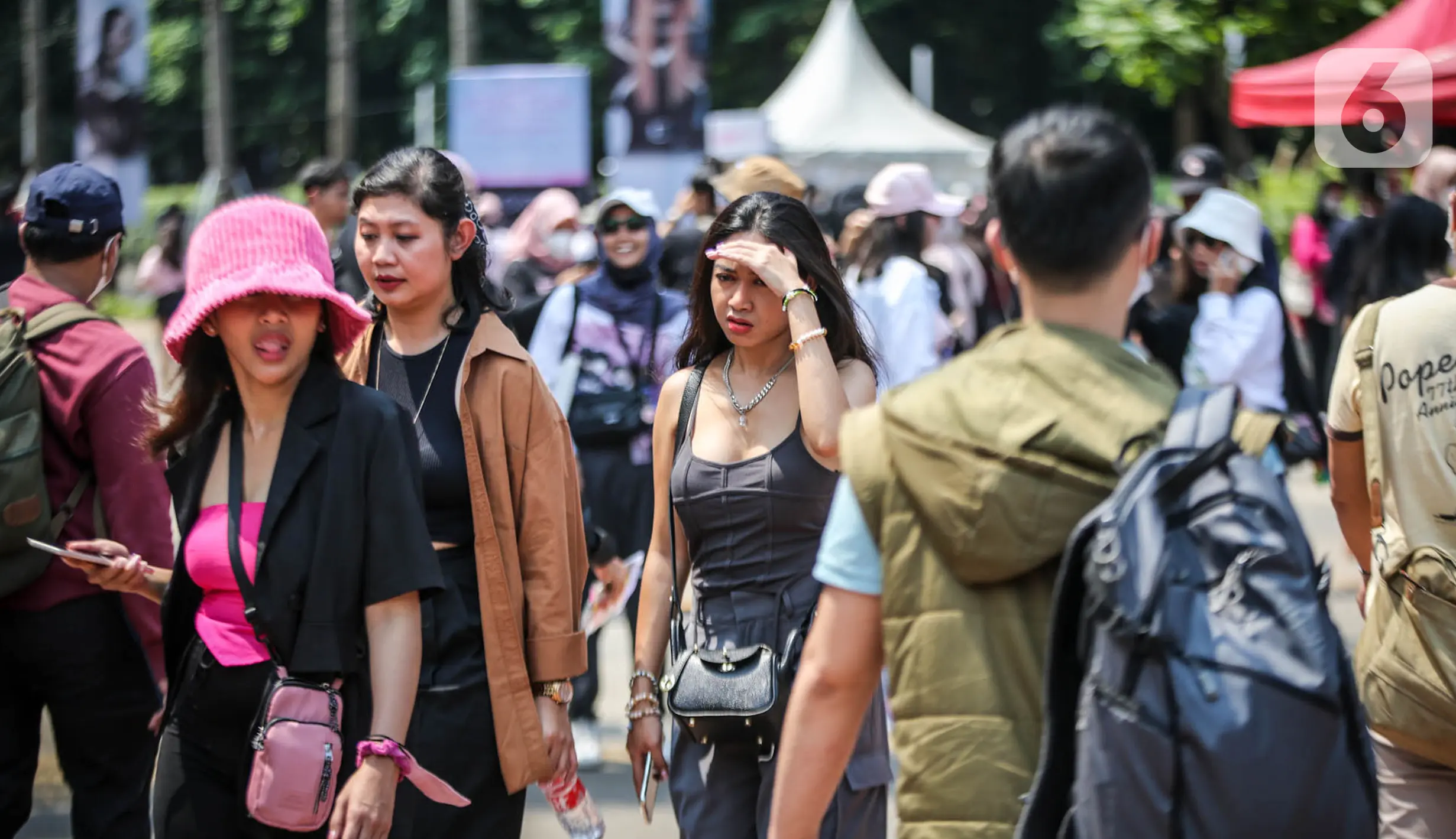 Konser BLACKPINK Jakarta, Ribuan Fans Padati Kawasan GBK - Foto ...