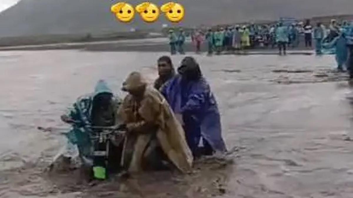 Lautan Pasir Gunung Bromo Dilanda Banjir, BB TNBTS: Biasa Terjadi ...