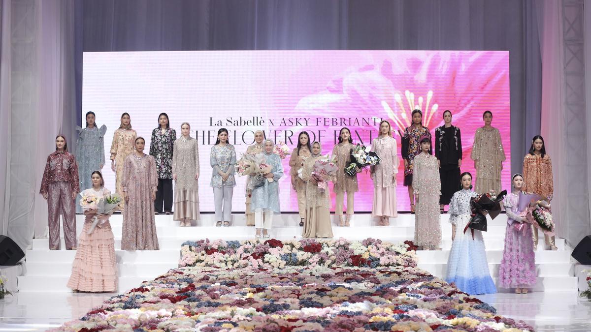 Keindahan Bunga Bermekaran Jadi Inspirasi Koleksi Penuh Payet La ...