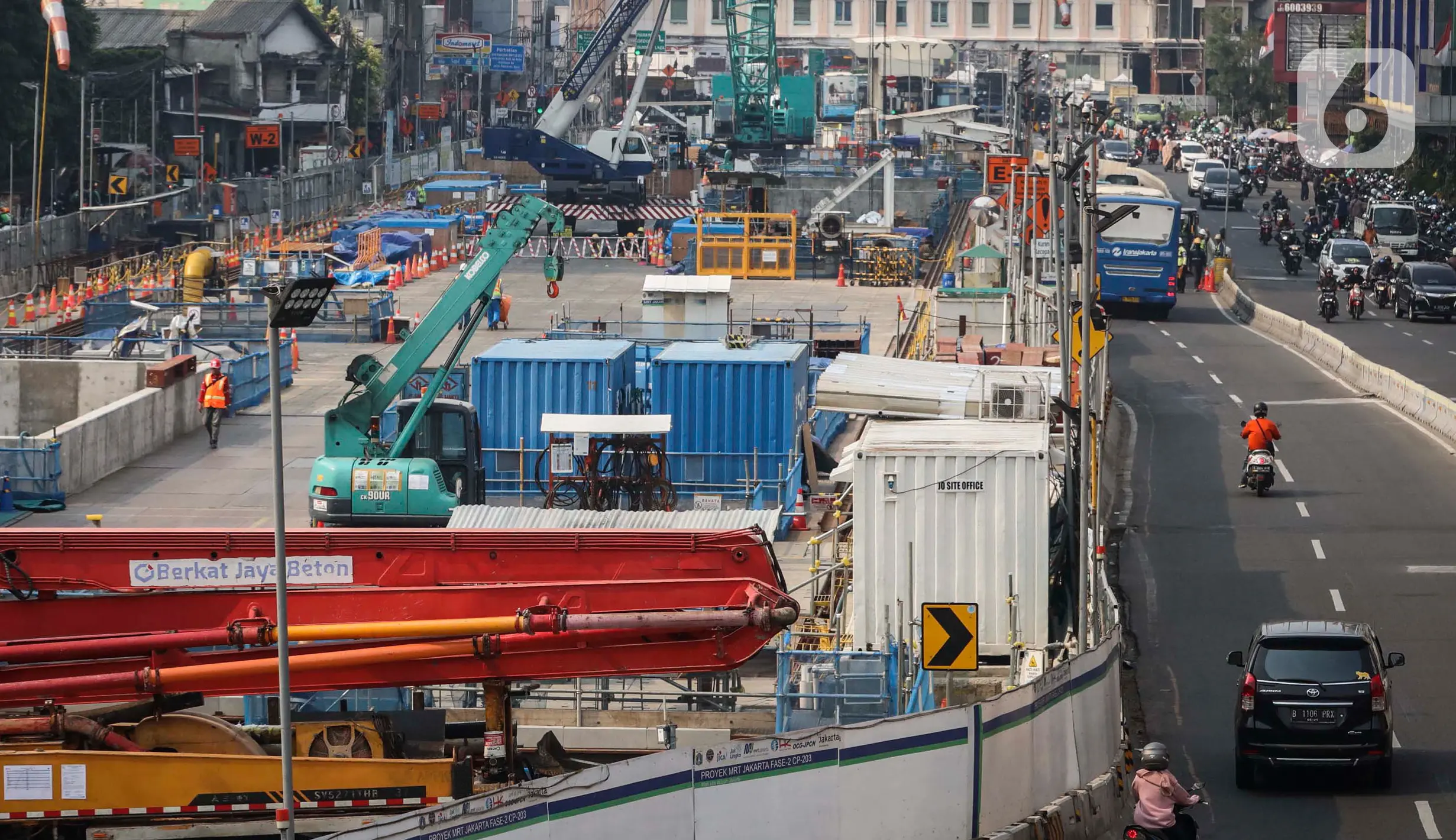 Melihat Proges Pembangunan MRT Fase 2 CP 202 - Foto Liputan6.com