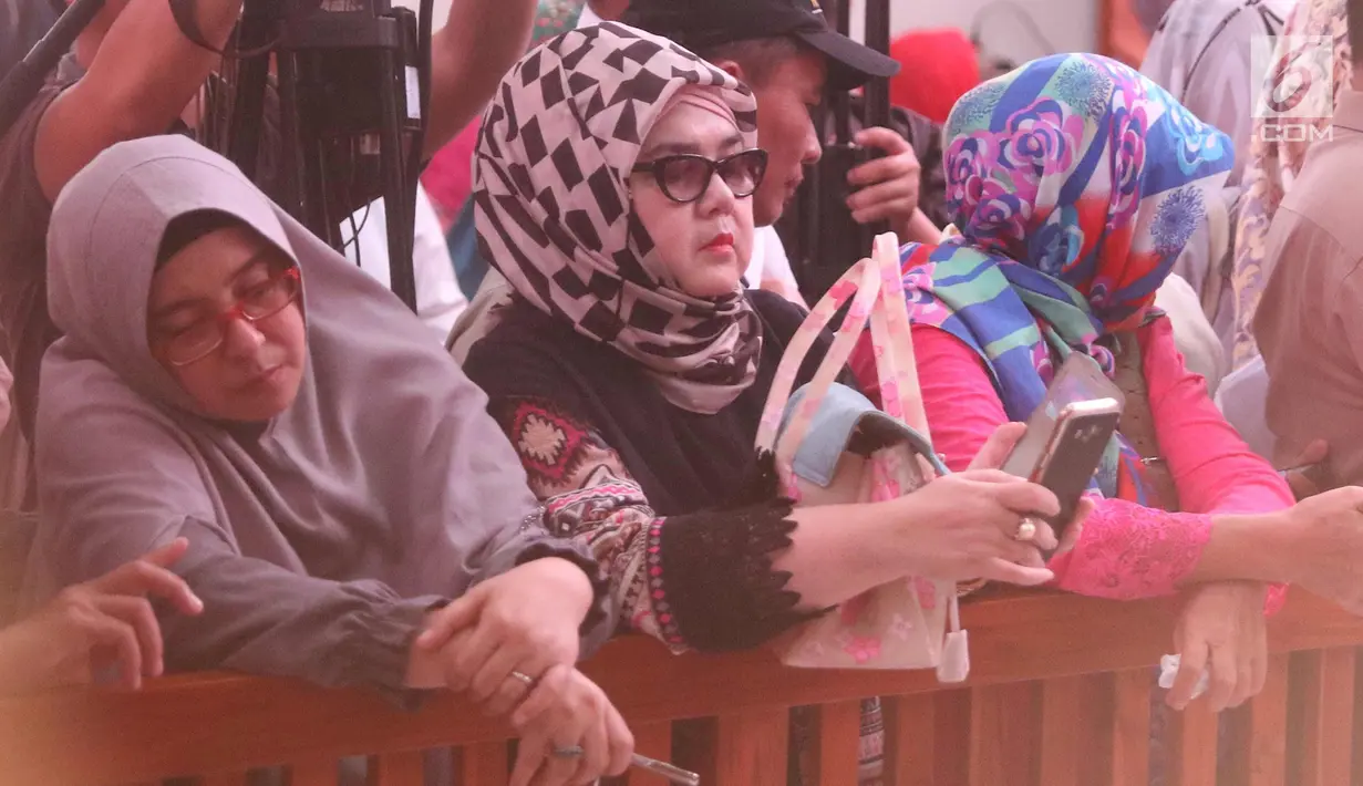 FOTO: Tiga Bos First Travel Jalani Sidang Perdana di PN Depok - Foto ...