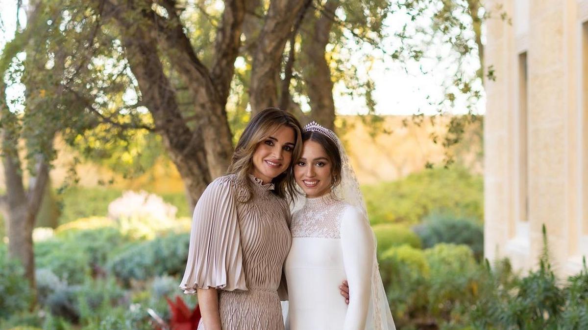 Queen Rania Ratu Kerajaan Yordania Yang Tak Kalah Modis