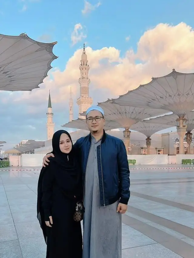 Penyanyi Rani Tamara dan Aminullah Muhamad Abduh Wujudkan Rencana Umrah ...