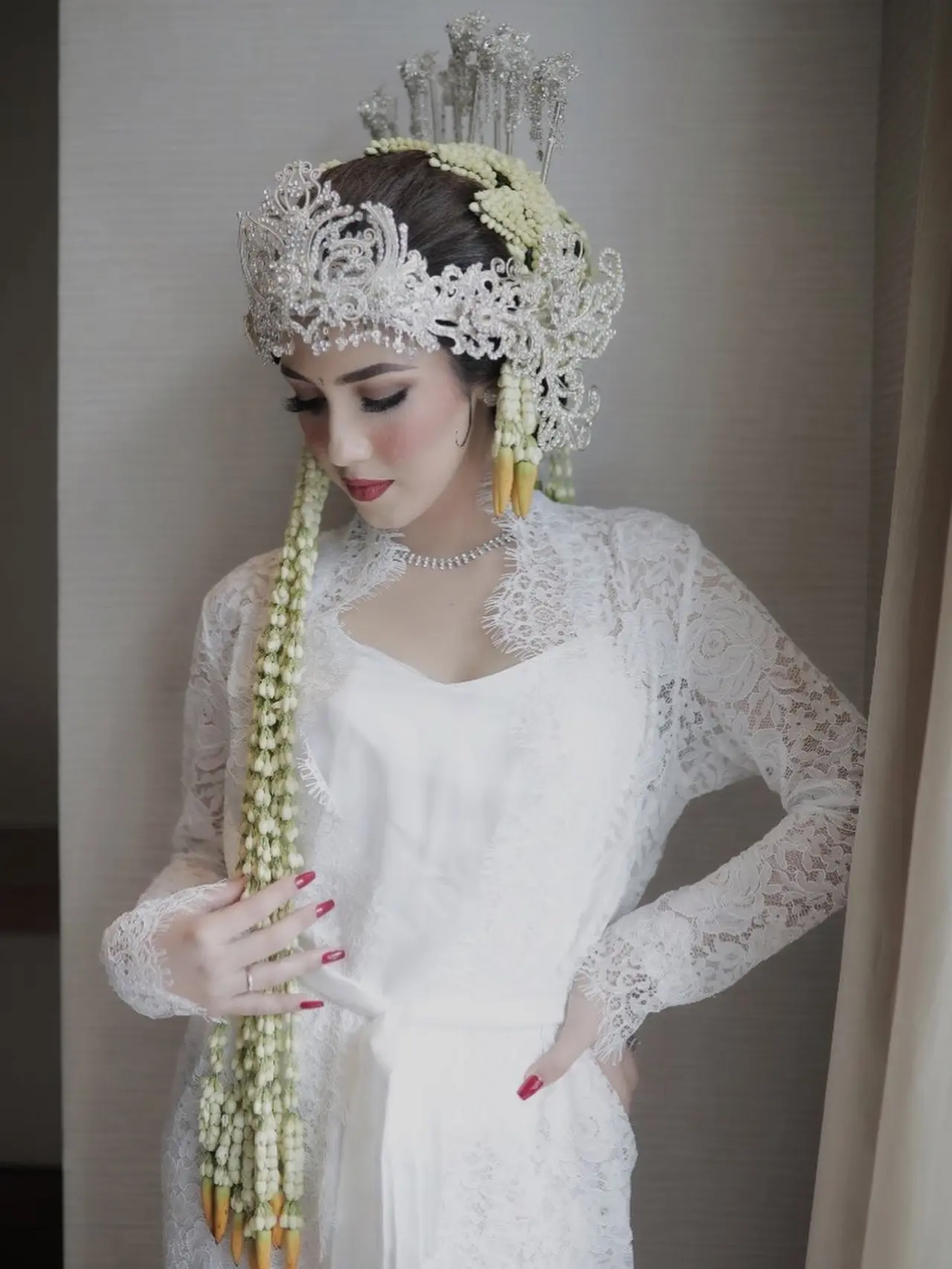 Beda Usia 14 Tahun, Ini 6 Potret Pernikahan Syahra Larez dan Denny ...