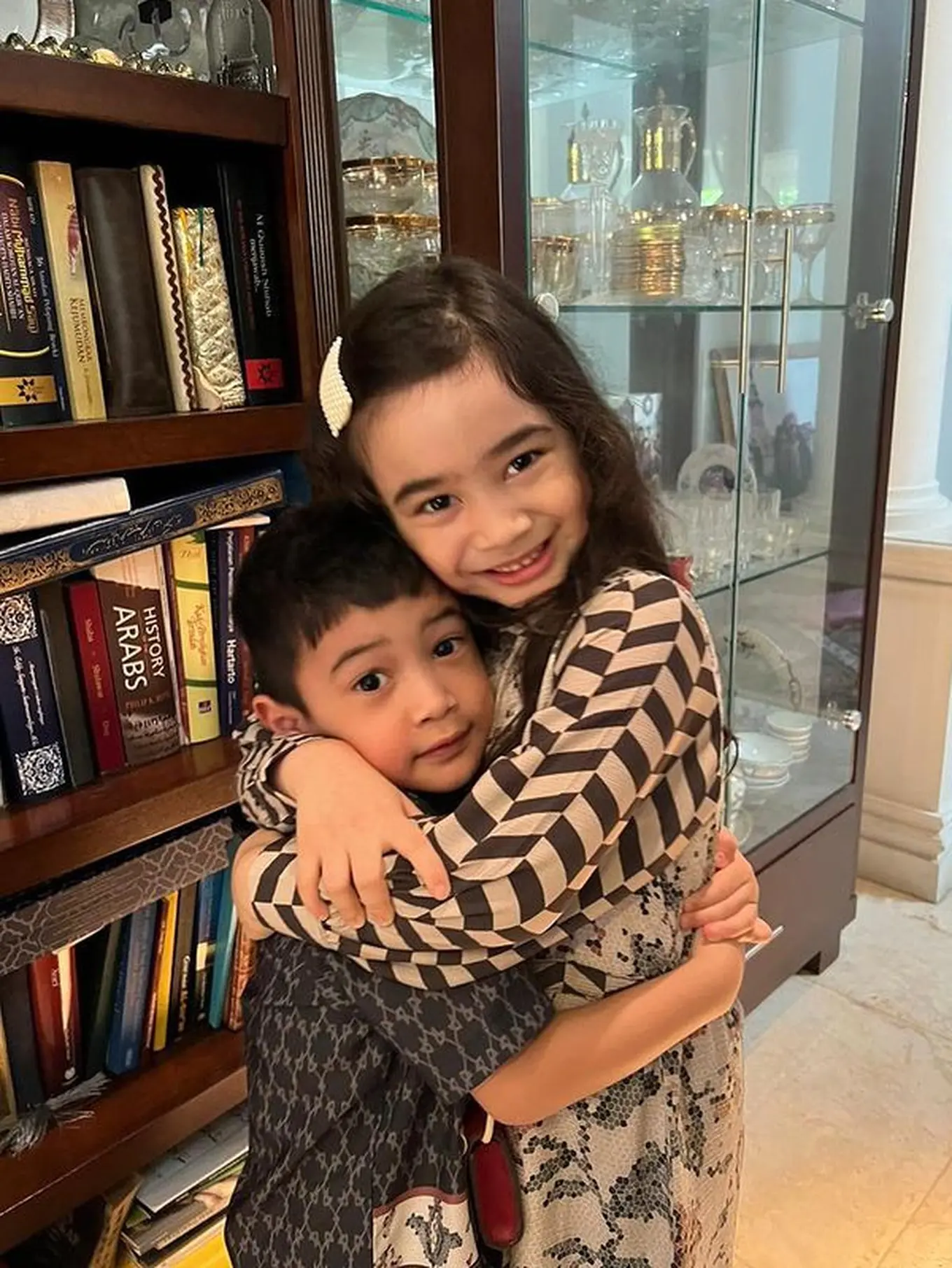 11 Potret Sibling Goals Raqeema dan Rasheed, Anak Nabila Syakieb yang Selalu Rukun ...