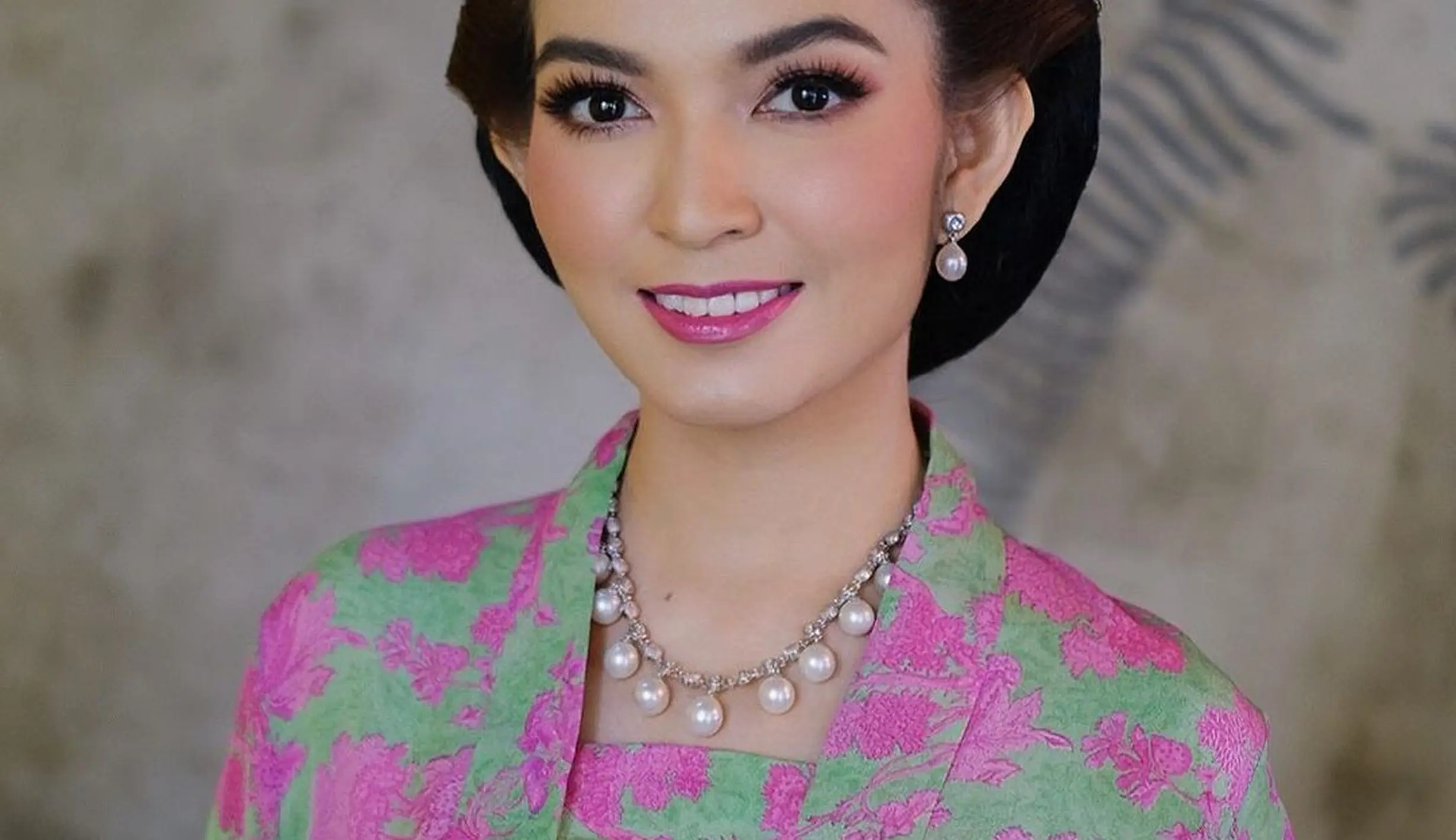 6 Potret Gaya Makeup Penuh Pesona Selvi Ananda, Pancarkan Aura Elegan ...