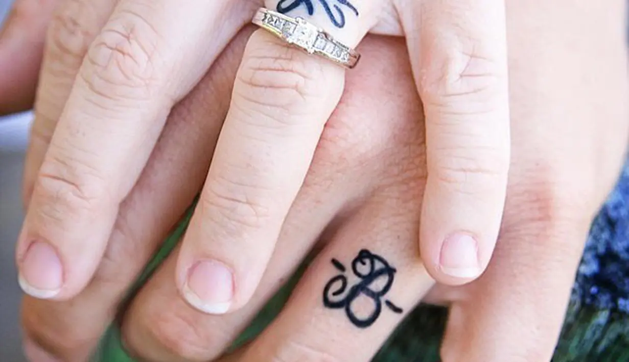 Unik: Pasangan-Pasangan Ini Mengganti Cincin Pernikahan Dengan Tattoo ...