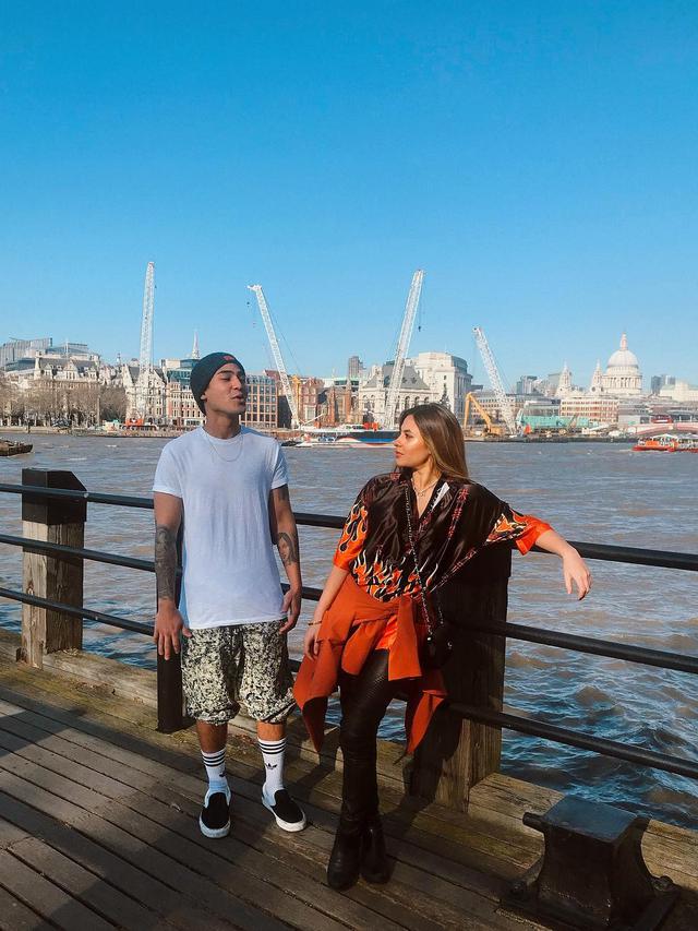 6 Potret Kebersamaan Axel Matthew Thomas dan Valerie Thomas, Selalu ...