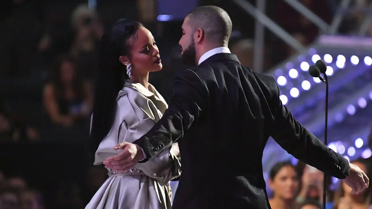Ayah Drake Bantah Hubungan Spesial Anaknya dan Rihanna - ShowBiz ...