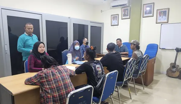 Imbas Sekolahnya Ambruk, Siswa SMKN 1 Cileungsi Bogor Bakal Belajar di Tenda Darurat - Regional ...