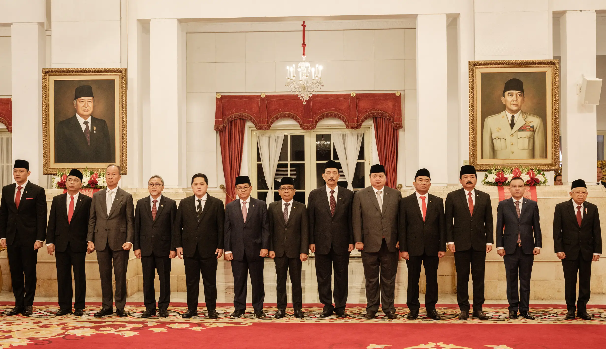 Momen Jokowi Lantik Bahlil Lahadalia hingga Rosan Roeslani Jadi Menteri Baru - Foto Liputan6.com