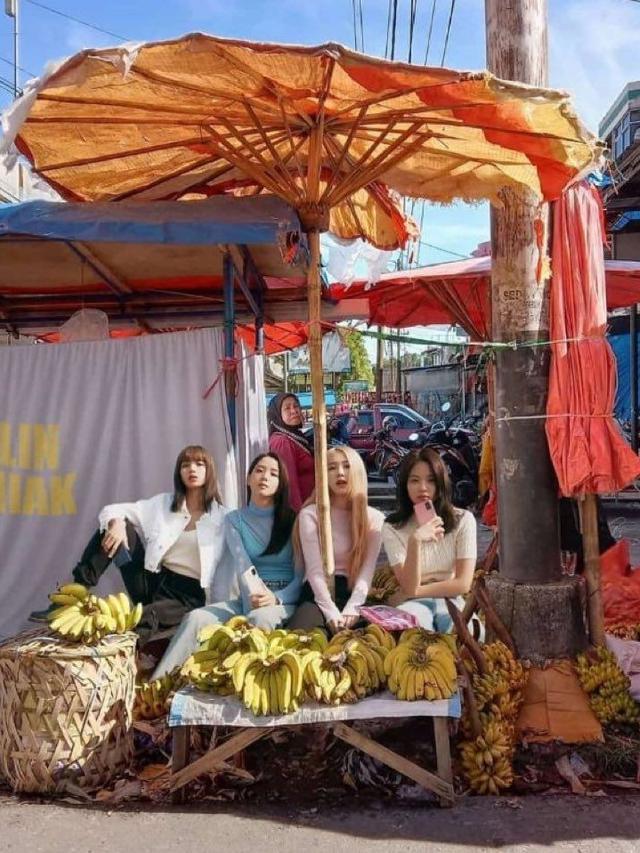 6 Editan Foto Blackpink Kompak Jaga Dagangan Ini Kocak