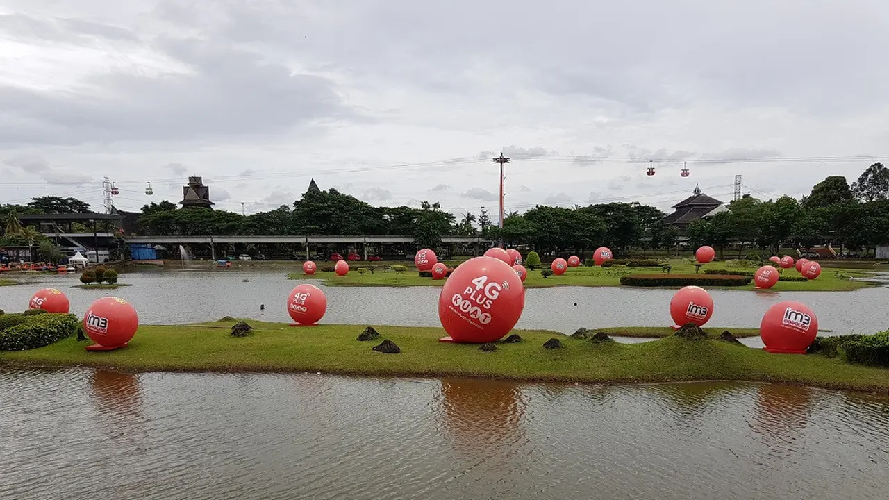 Ada Bola Merah Raksasa Muncul di Danau TMII - Lifestyle Liputan6.com