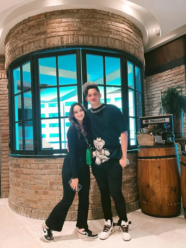 Makin Mesra, Ini 7 Potret Mesra Kevin Kambey dan Thania Sharland - Hot ...