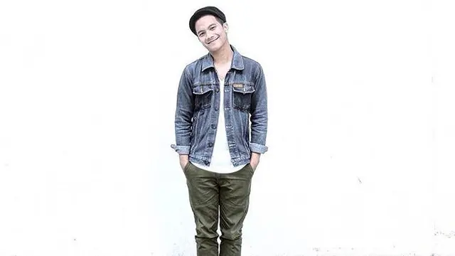 Kaca Mobil Musisi Rafli Albera Dilempar Orang Tidak Dikenal - ShowBiz ...