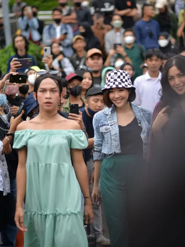 8 Potret Gisella Anastasia Ikut Catwalk di Citayam Fashion Week, Tampil Kece dengan Streetwear ...