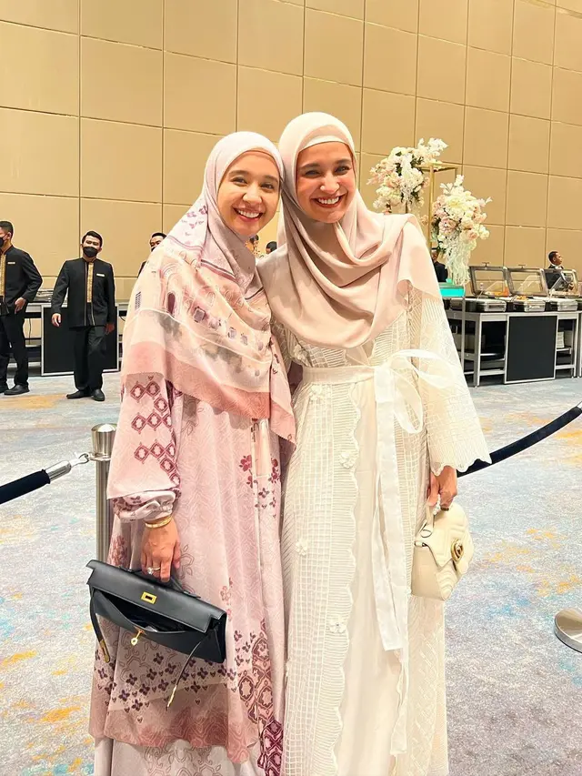 6 Gaya Hijab Laudya Cynthia Bella, Inspirasi Fesyen Saat Kumpul Keluarga di Momen Ramadhan ...