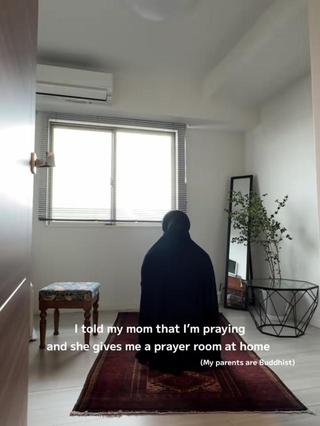 7 Potret Kae Asakura ‘Rae Lil Black’ Masuk Islam, Sudah Salat dan Puasa ...