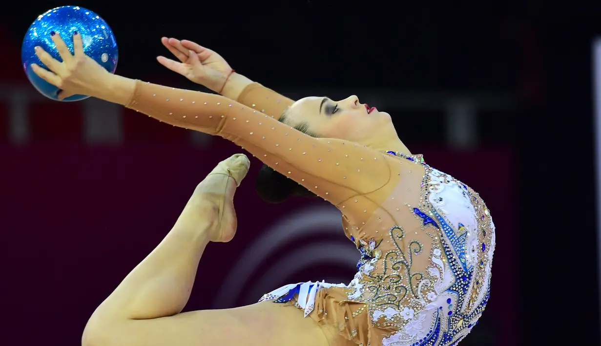 Gerakan Lentur dalam Kejuaraan Senam Ritmik Eropa ke-33 - Foto Liputan6.com