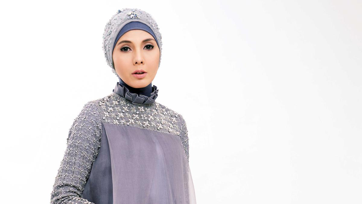 Mengenal Raya, Penyanyi Cantik Pengisi Soundtrack D'Hijabers - ShowBiz ...