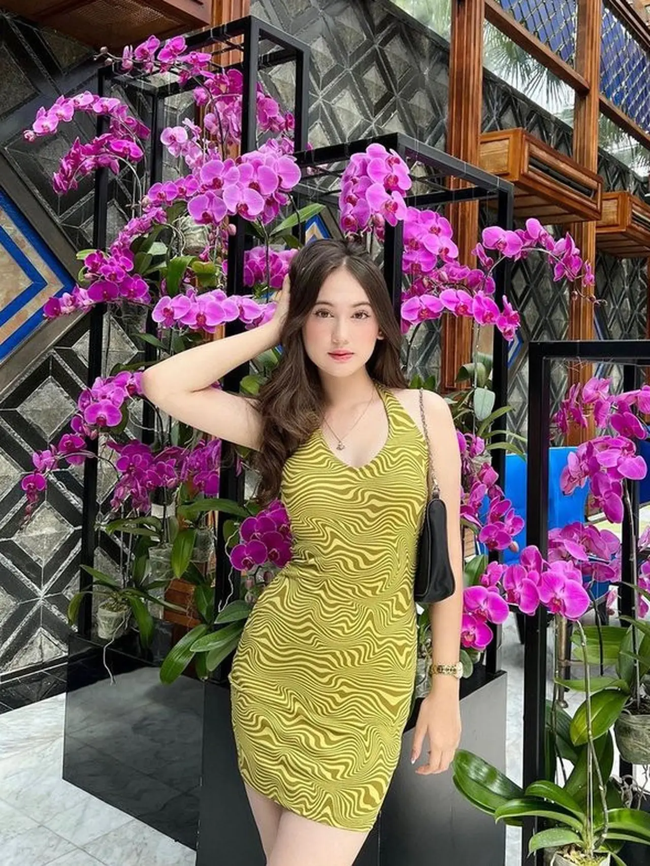 6 Potret Cantik Laura Moane, Artis Muda yang Diduga Menjalin Asmara ...