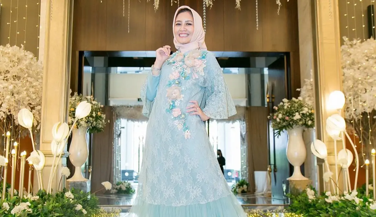 Potret Penampilan Dine Mutiara saat Kondangan, Stunning dalam Berbagai ...