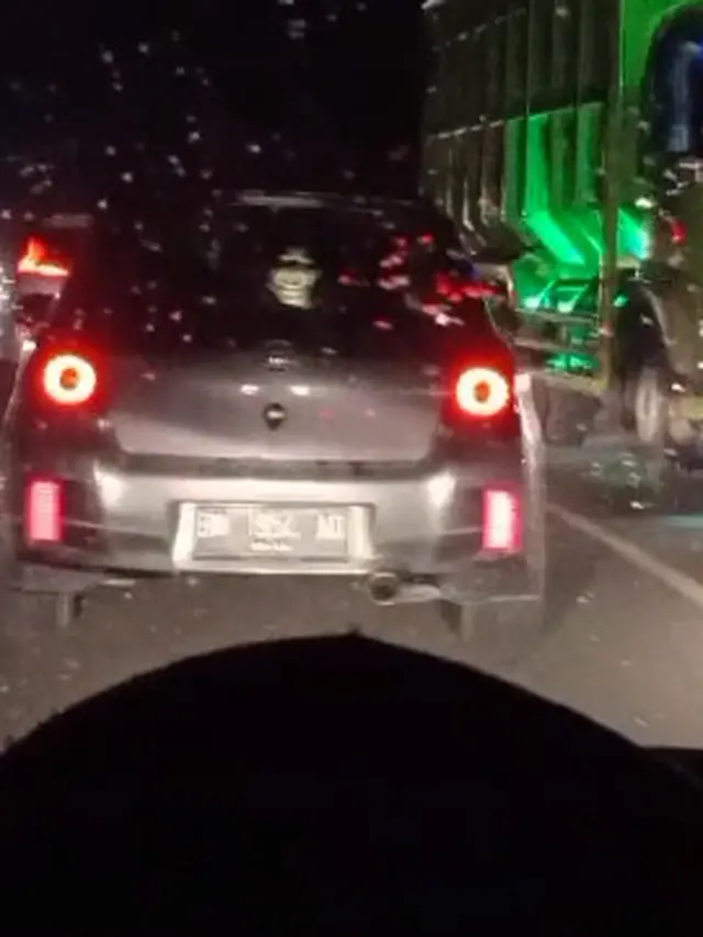Viral Video Diduga Penampakan Bocah di Dalam Mobil, Bikin Ikut Merinding - Hot Liputan6.com
