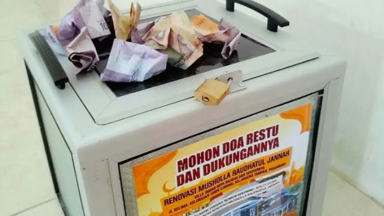 CCTV Masjid di Pekanbaru Rekam 2 Remaja Bongkar Kotak Infak