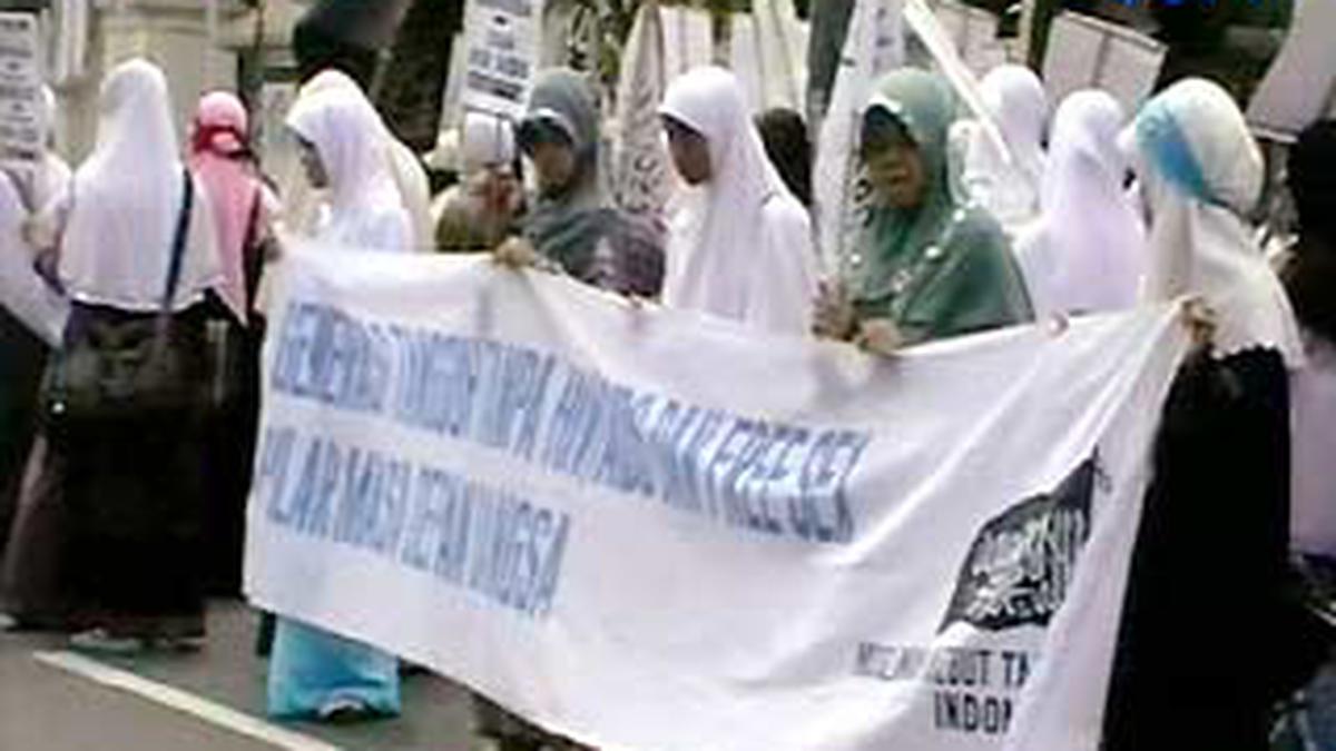 Sambut Hari AIDS Sedunia, Massa HTI Turun ke Jalan - News Liputan6.com