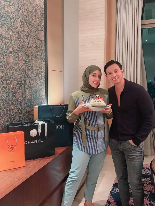 6 Momen Fairuz A Rafiq Dapat Kejutan Ultah ke-37 dari Sonny Septian, Menangis Haru Usai Matanya ...