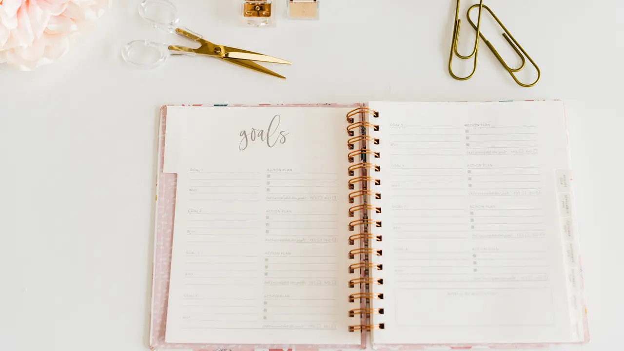 7 Cara Membuat Buku Diary Terlihat Aesthetic dan Menarik