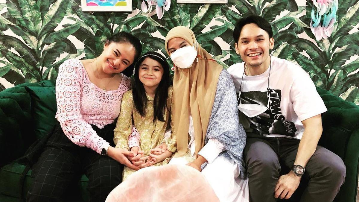 Potret Marshanda Rayakan Ultah Bareng Mantan Suami dan Anak - Photo ...