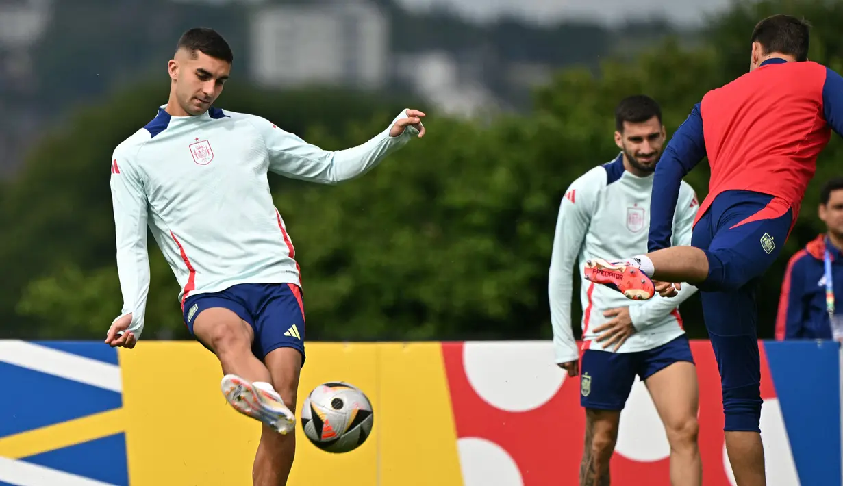 Spanyol Vs Inggris: Tim Matador Difavoritkan Juara Euro 2024 - Foto ...