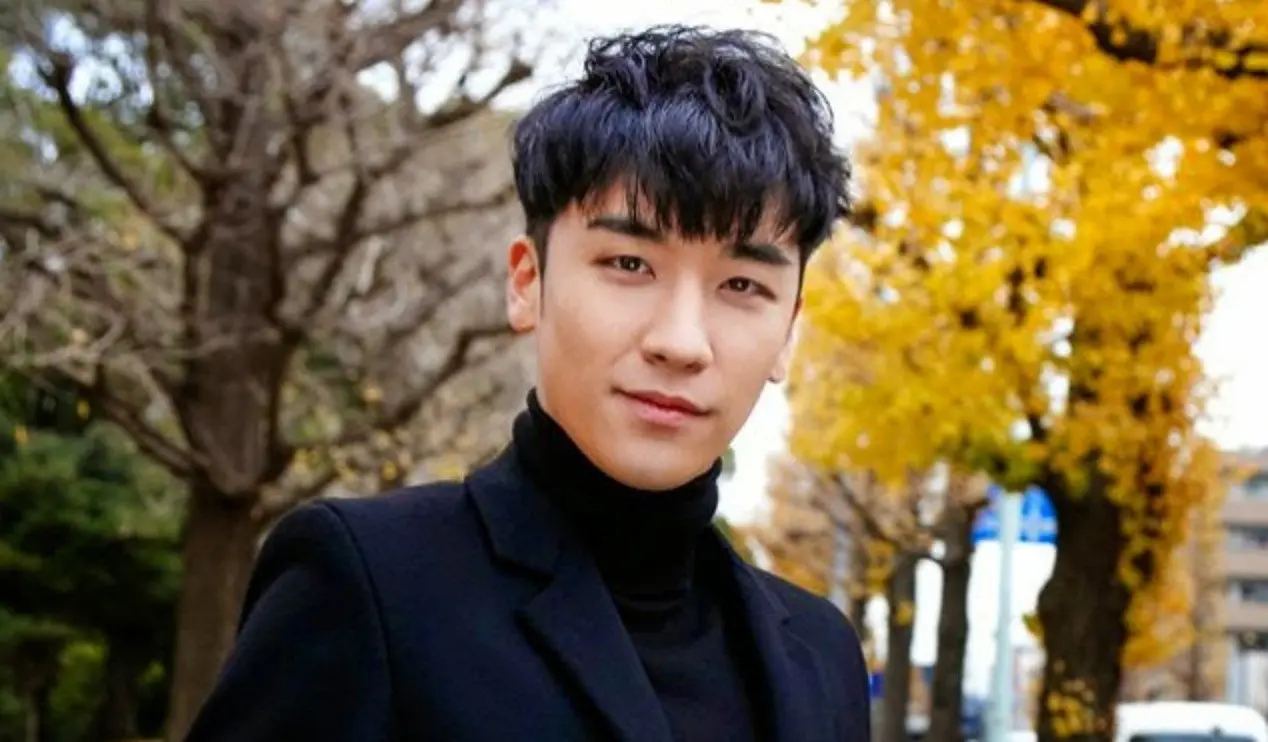 Sedang Parkir, Mobil Seungri Big Bang Ditabrak Orang - ShowBiz Liputan6.com