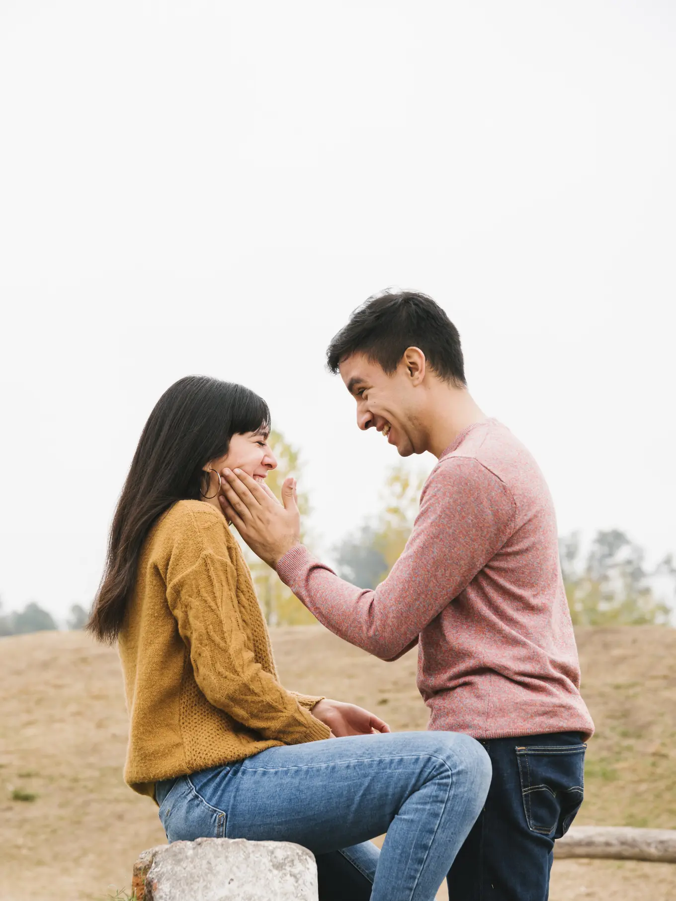 7 Tanda Orang yang Kamu Sukai Diam-Diam Juga Menyukaimu - Relationship Fimela.com